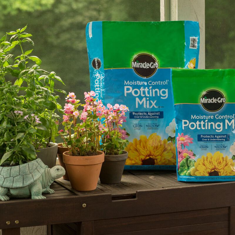 Miracle-Gro Moisture Control Potting Mix | Miracle Gro